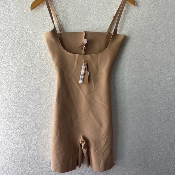 SKIMS | Intimates & Sleepwear | Skims Body Zoned Open Bust Mid Thigh ...
